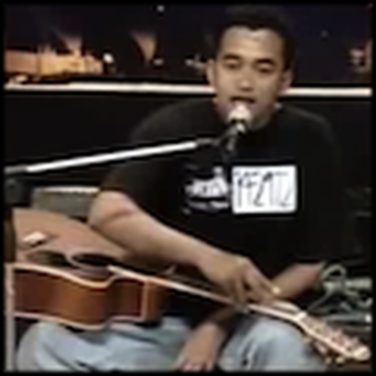 One Handed Guitarist Moves an Audience to Tears - Beautiful, Inspiring ...