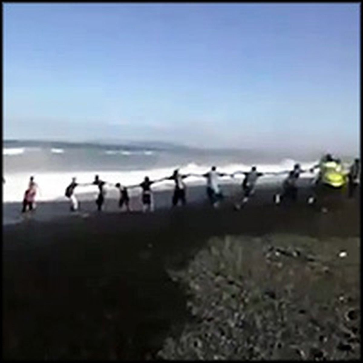 Beach-Goers Form a Human Chain to Save Drowning Boy - Amazing Act ...