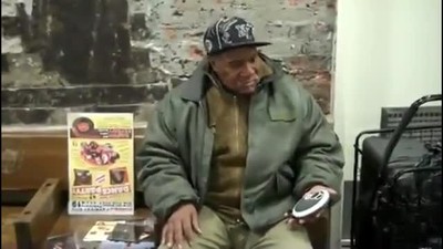 Homeless Man Stuns Travelers With Astonishing Voice