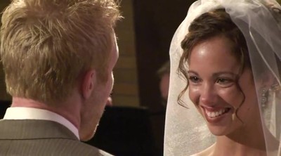 Groom Sings a Breathtaking Song to His Bride on the Altar