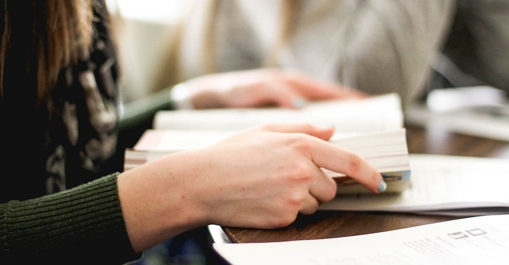 20 Bible Verses for Grief - Finding Comfort in the Loss and Pain ...