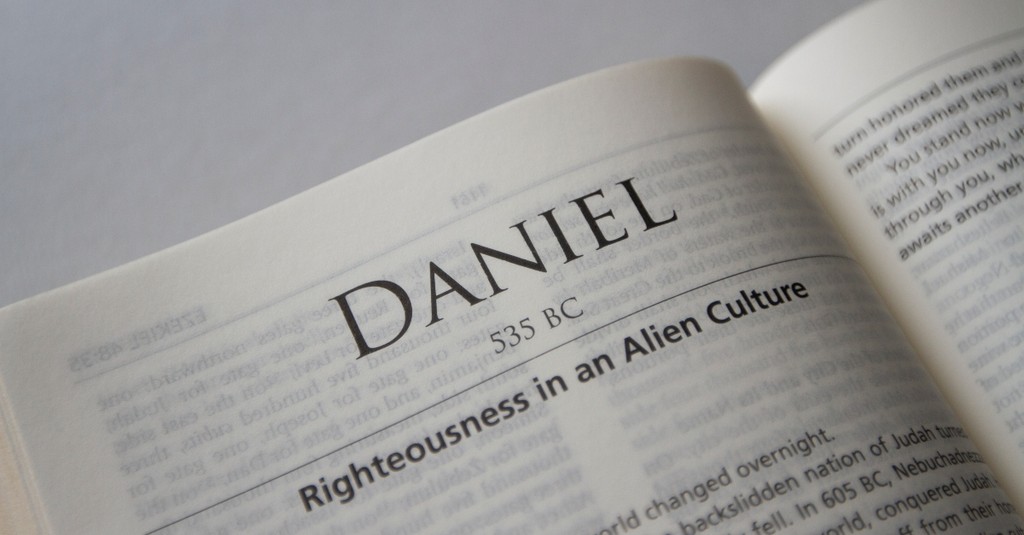 What is the Daniel Fast in the Bible? Foods to Eat and Avoid | Bible ...