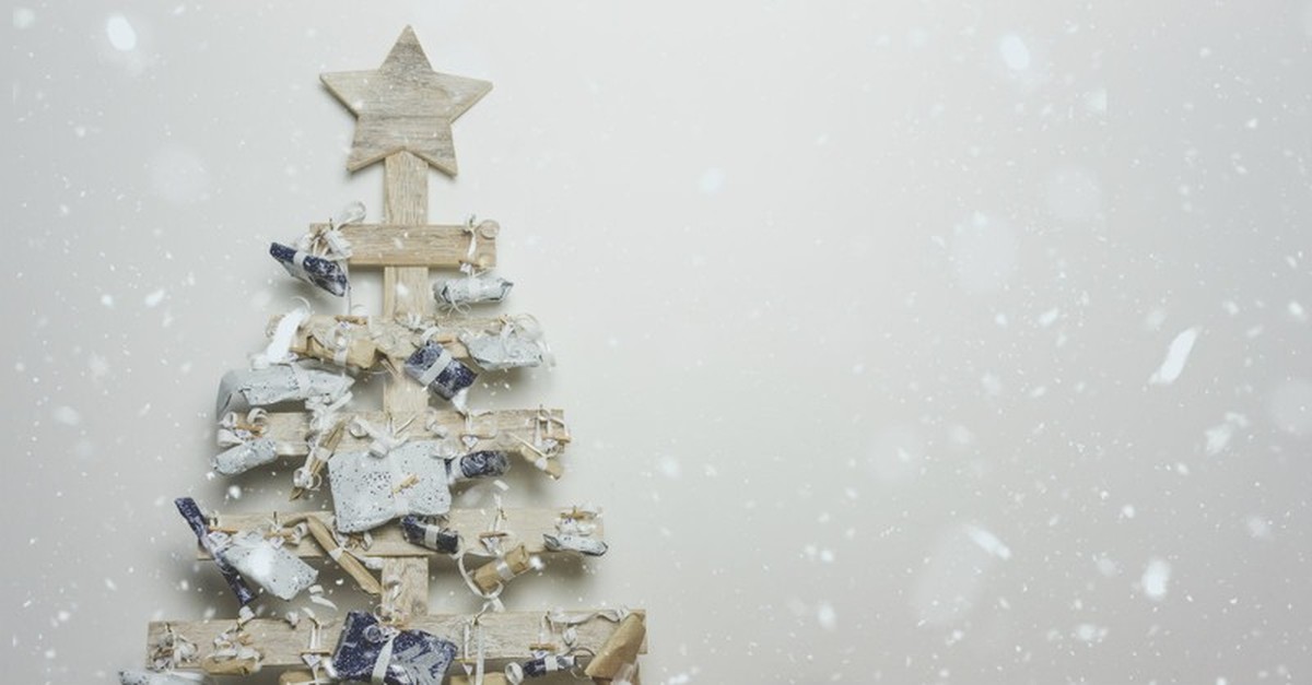 10 Easy Christmas Decorations That Point You to Jesus