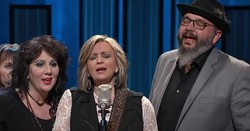 'In The Garden' Live Performance From The Isaacs - Christian Music Videos