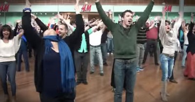 Gospel Flash Mob Surprises Mall Shoppers. Awesome.