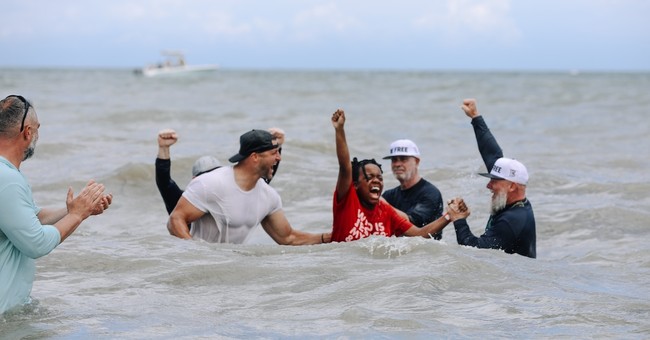 Over 1,600 Declare Their Faith at Record-Breaking FL Beach Baptism ...