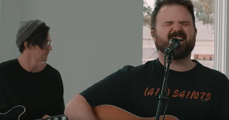 'Heaven Fall' Cody Carnes Acoustic Performance | GodTube.com