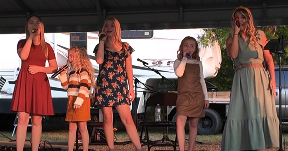 The Detty Sisters’ Beautiful Live Performance of 'I’ll Fly Away ...