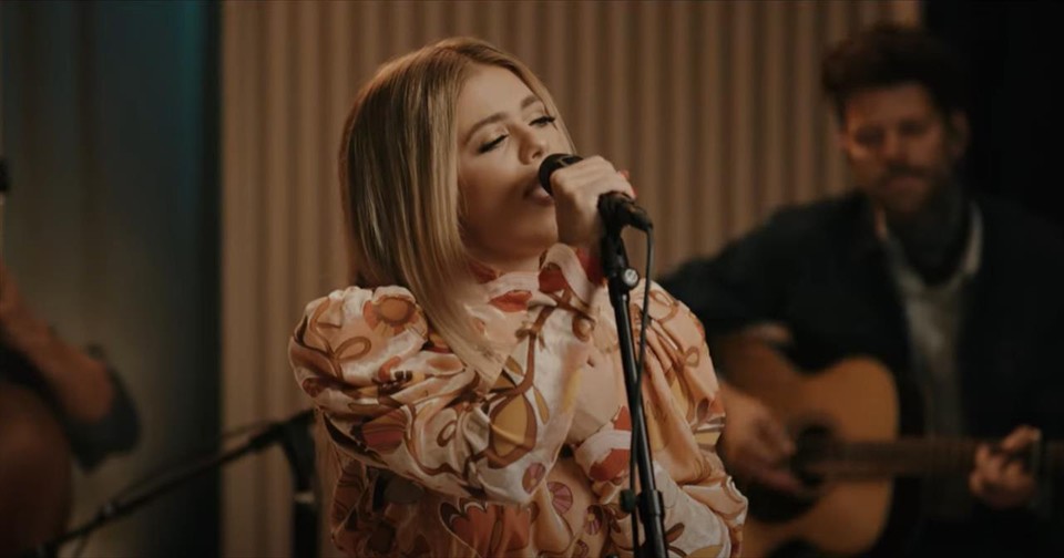 Anne Wilson’s Soul-Stirring 'O Praise The Name (Anástasis)’ Performance ...