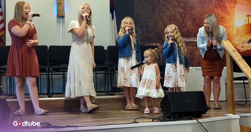 The Detty Sisters Shine in Joyful Live ‘I’ll Fly Away’ Performance ...