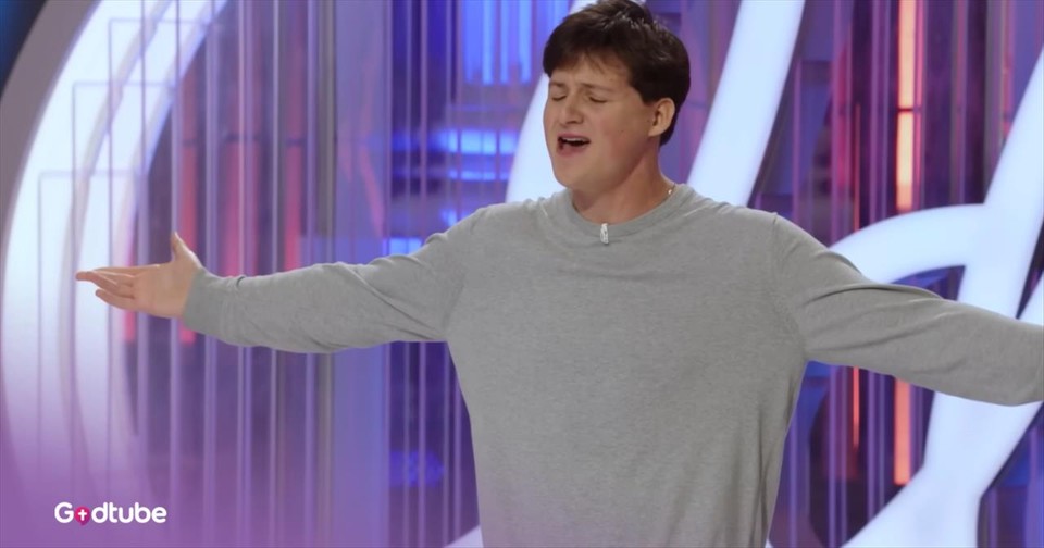 Young Man Overcomes Stutter to Stun Judges on American Idol | GodTube.com
