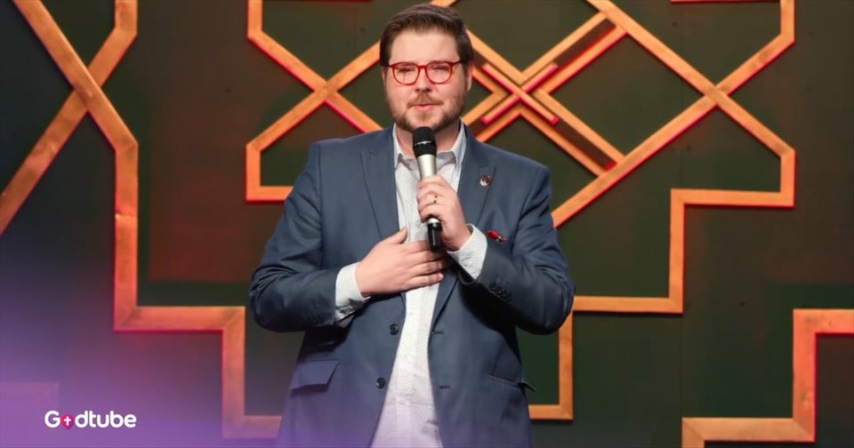 This Comedian’s Unusual Name Made His Job Much More Difficult | GodTube.com