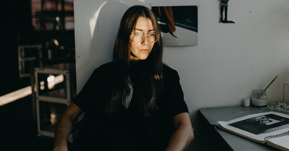 10 Signs You Are Emotionally Overwhelmed (And What to Do about It)