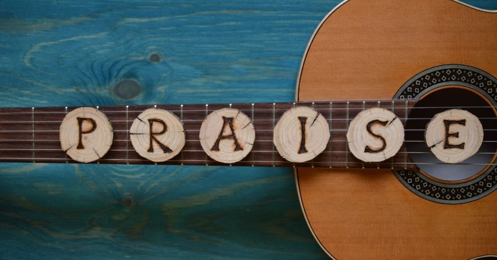 7 Hebrew Words for Praise That Every Pastor Should Know