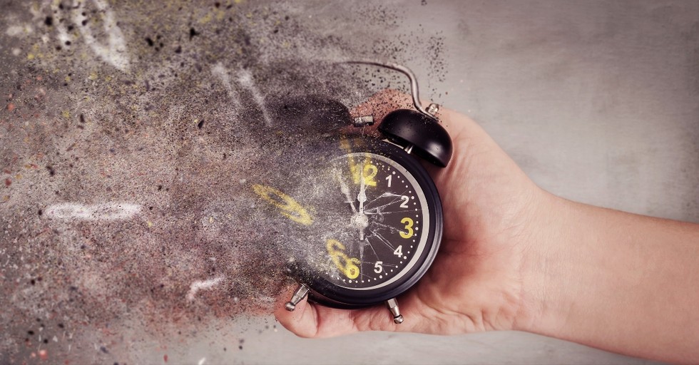 7 Ways Phones Produce Anxiety and Lead to Mom Guilt - Christian Parenting