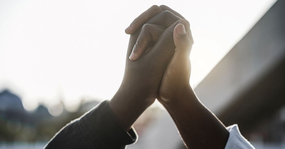 7 Unifying Prayers to Pray for Americans Right Now